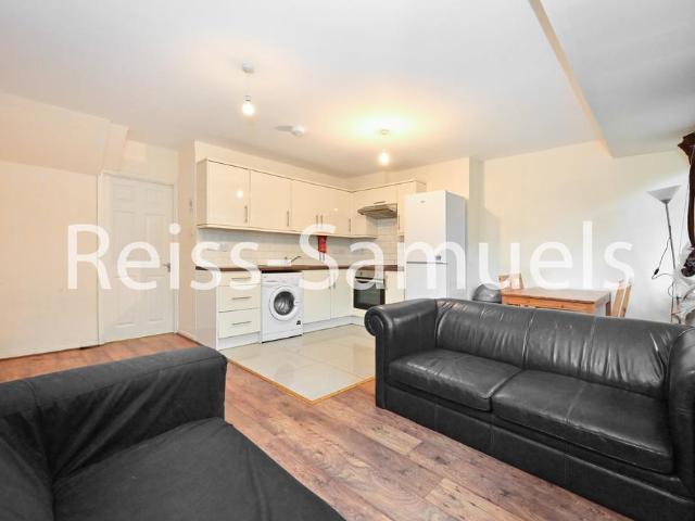 Lorrimore Road, Kennnington, London SE17 4 bed ground floor maisonette to rent £3,987 pcm £920 pw