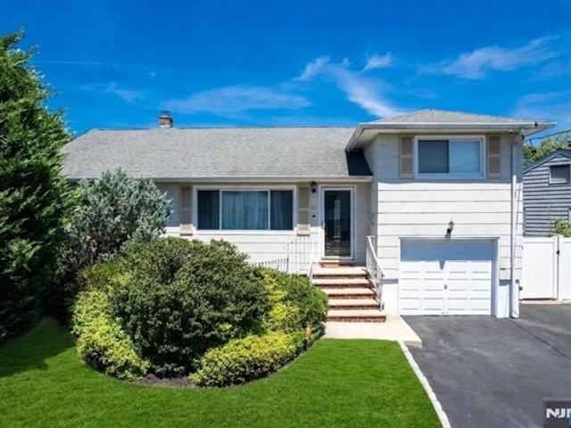 Lorrie Ln, Clifton, Home For Sale