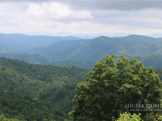 Lost Ridge Rd, Lenoir, NC 28633