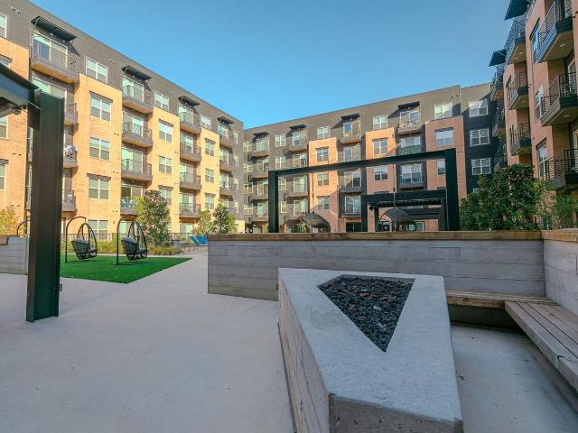 Los Altos Trinity Green 1 Bedroom Apartment for Rent at 990 Singleton Blvd, Dallas, TX 75212 Fredrick Douglas