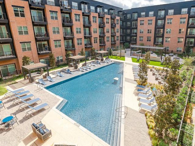 Los Altos Trinity Green 3 Bedroom Apartment for Rent at 990 Singleton Blvd, Dallas, TX 75212 Fredrick Douglas