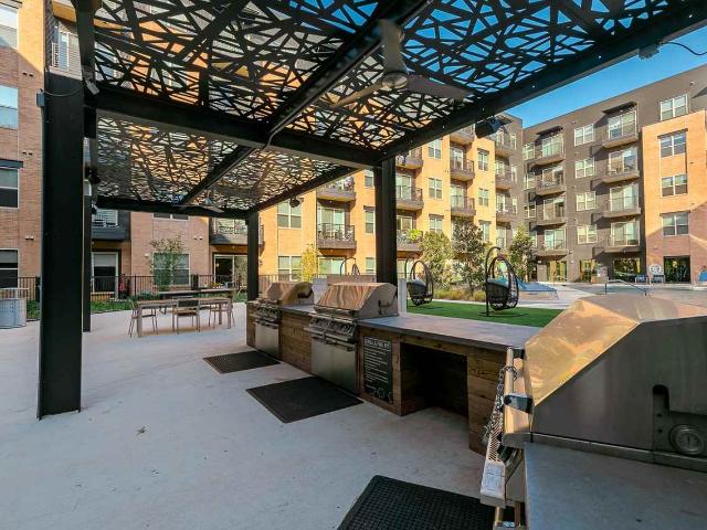 Los Altos Trinity Green 3 Bedroom Apartment for Rent at 990 Singleton Blvd, Dallas, TX 75212 Fredrick Douglas