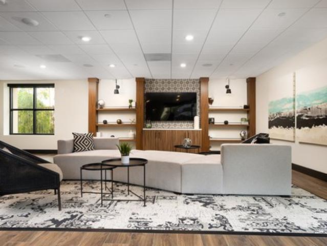 Los Alamitos Luxury Apartments 2A 2 Bed 2 Bath