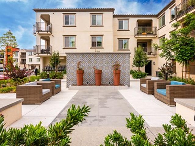 Los Alamitos Luxury Apartments 2C 2 Bed 2 Bath
