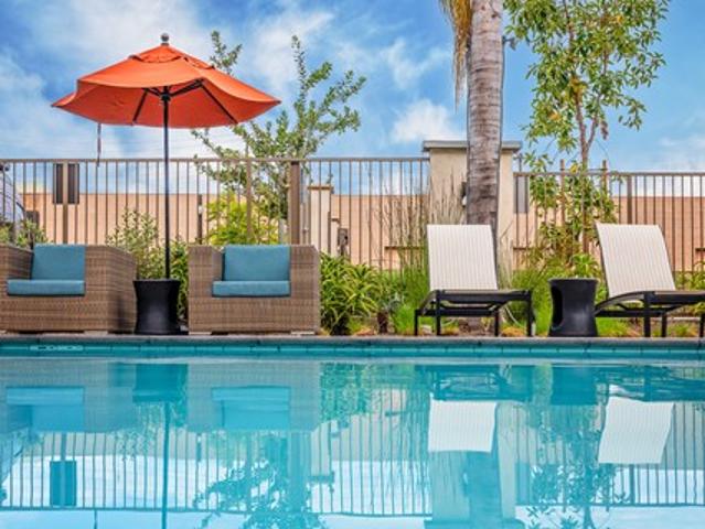 Los Alamitos Luxury Apartments 2D 2 Bed 2 Bath