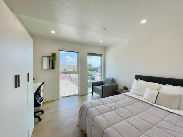 Los Feliz Private Suite Brand New Building