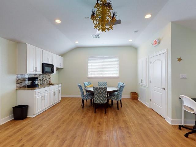 Los Prados Studio Apartment for Rent at 125 Dyna Dr, Houston, TX 77060 Greater Greenspoint