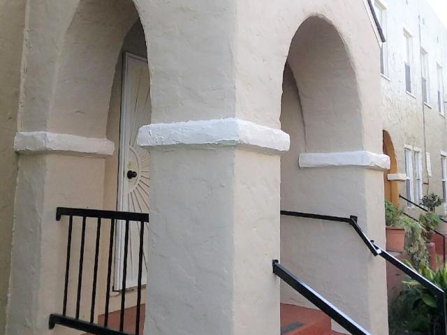 Los Robles Apartments