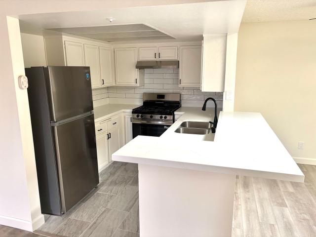 Los Robles Apartments