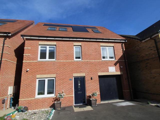 Lotus Crescent, Glasshoughton 5 bed detached house to rent £1,850 pcm £427 pw
