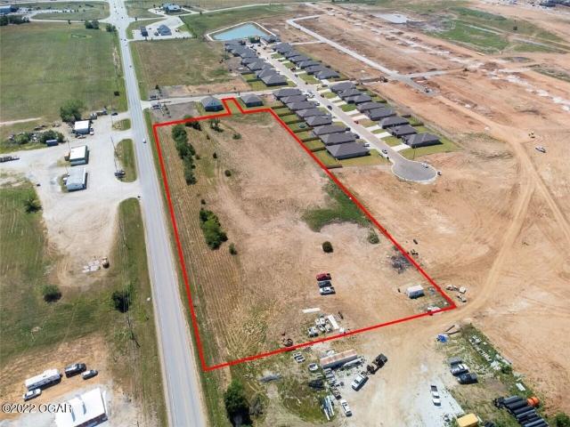 Lot B E 7th Street