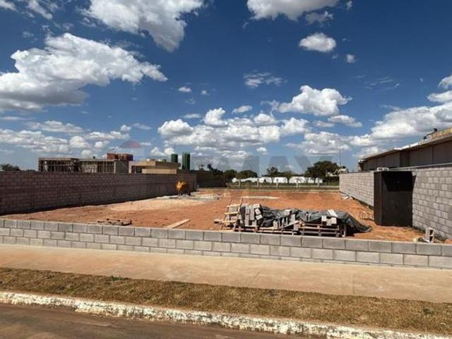 Lote murado de 650 m² Boulevard Residence Jardim Botânico tororó