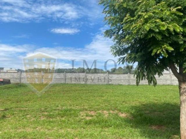 Lote misto em avenida do condomínio Terras de Santa Martha