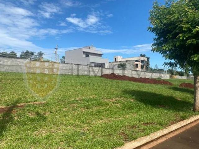 Lote misto em avenida do condomínio Terras de Santa Martha