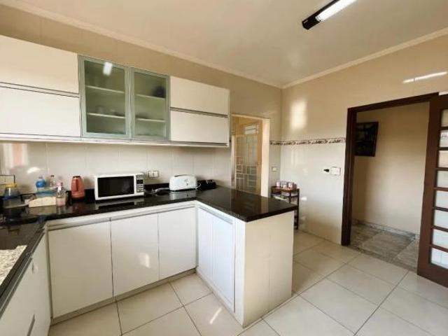 Lote na Granja Viana 754m² | 3 suítes | piscina | até 10 vagas de garagem. Lazer Completo