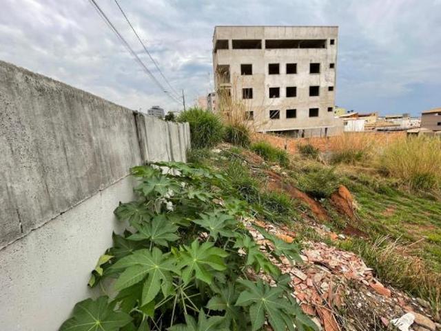 Lote no bairro Veredas com excelente localização