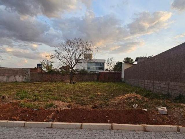 Lote no Condomínio Estância Quintas Da Alvorada, no Jardim Botânico