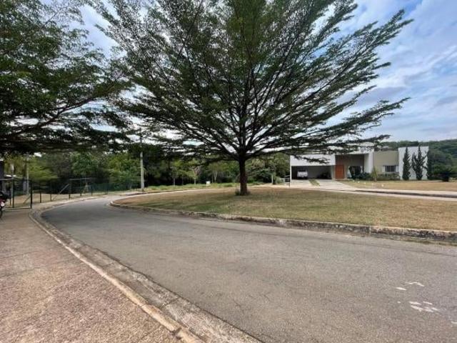 LOTE À VENDA 1.077M² DE ESQUINA NO CONDOMINIO GRAN VILLE IGARAPÉ