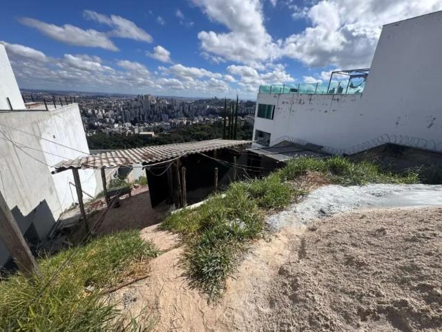Lote a venda em condomínio fechado dentro de BH
