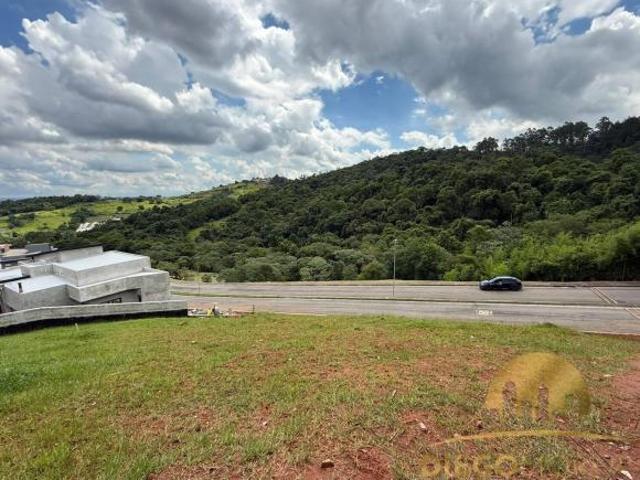 LOTE À VENDA EM CONDOMÍNIO FECHADO – LOCALIZAÇÃO PRIVILEGIADA!