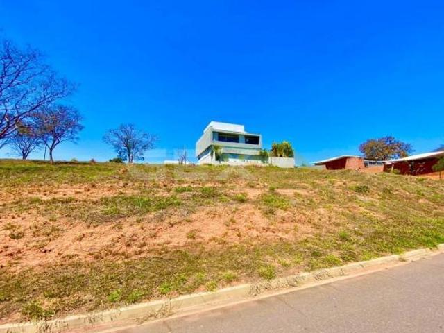 Lote à venda em Condomínio fechado Vistadoro Aquaville com 674,56 m²