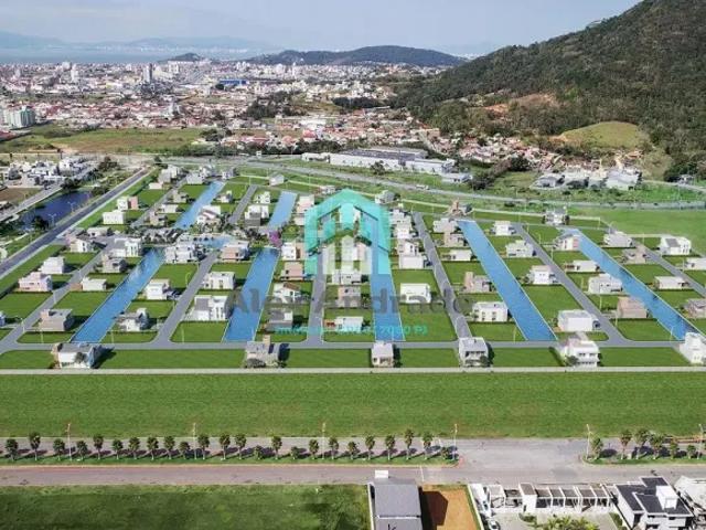 Lote à venda em Deltaville, Biguaçu: 150,5m² de área útil por R$239.000. Oportunidade única!