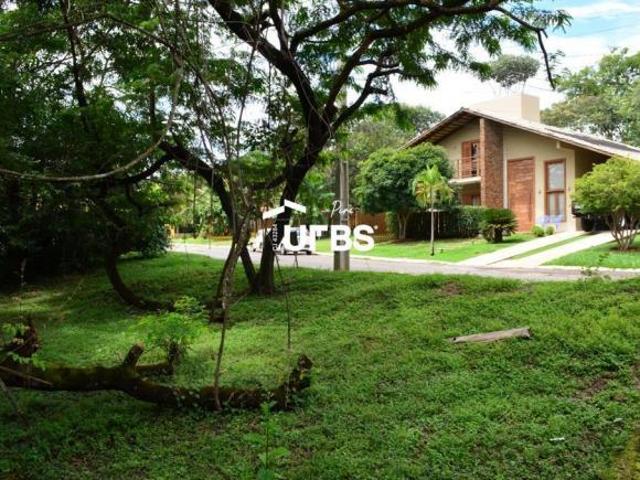 LOTE À VENDA EM PIRENÓPOLIS COM DIVISA PARA A MATA COM 702m²
