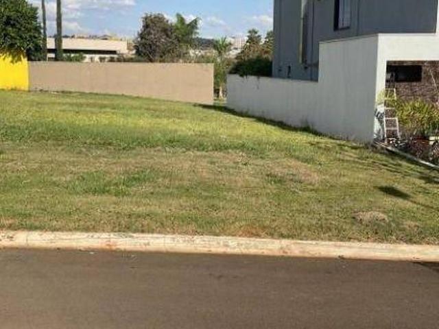 Lote À Venda Em Residencial Fechado com 557.50 m²