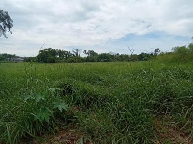 Lote a venda no condomínio Vitoria Golf