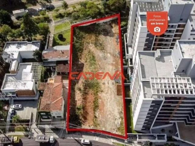 Lote à venda no Cabral
