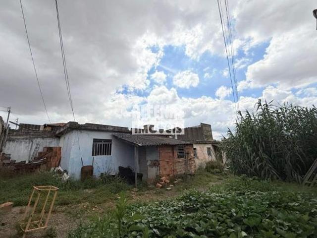Lote à venda no Bairro MONTE CASTELO