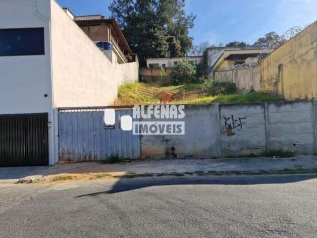Lote à venda no Bairro Califórnia