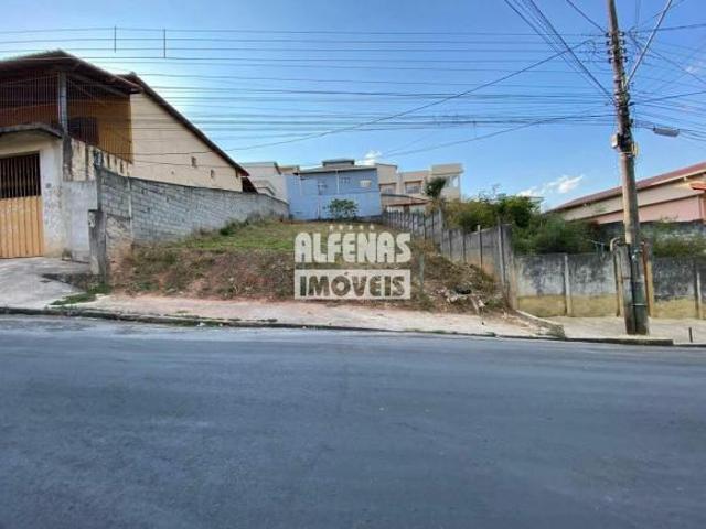 Lote à venda no Bairro Vale das Amendoeiras
