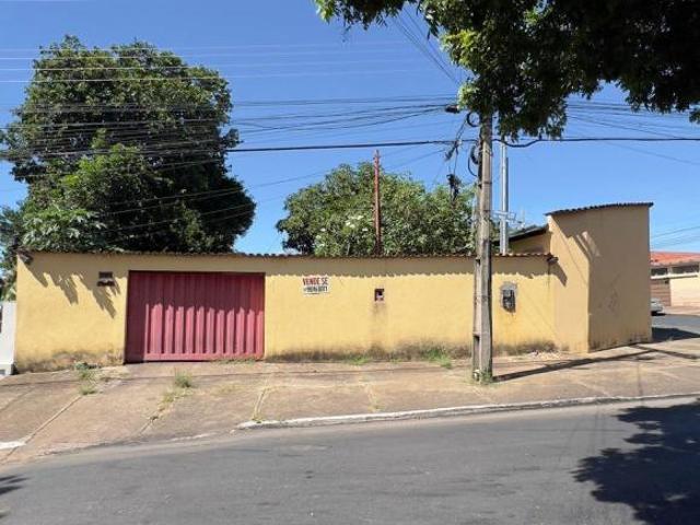 Lote à Venda no Setor Pedro Ludovico – 441 m² | Com Casas e Sala Comercial | Excelente Localização C