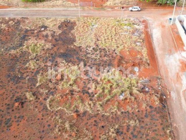 Lote a Venda no Parque das Laranjeiras. 744M²