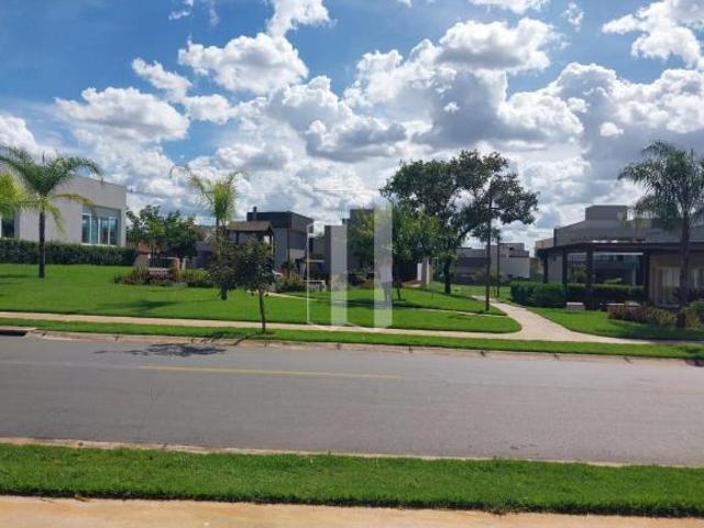 Lote à Venda no Parqville Jacarandá: 324m² de Oportunidade!