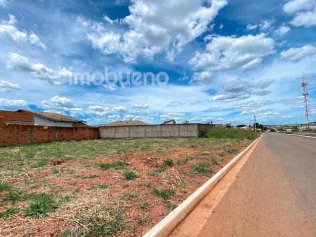 Lote a venda na Avenida Central do Jardim Triangulo 405m²