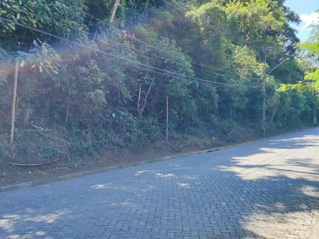 Lote a venda próximo ao centro comercial de Ilhabela SP