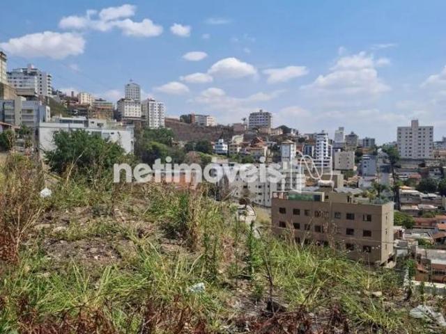 Lote amplo no Santa Lúcia