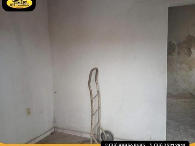 Lote/ Área com casa para demolir 180m² Centro