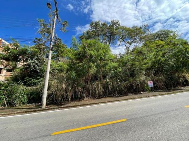 Lote com 420 m² no Belvedere