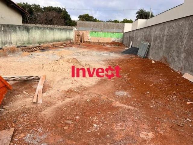 Lote com 500m², 11 metros de Frente, Dentro de Condomínio Vazado para a Via Estrutural na Rua 12 em