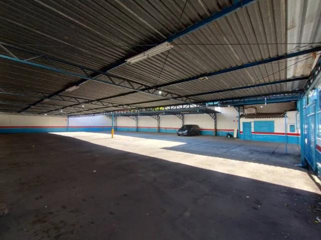 Lote com 600 m² para locação no Centro