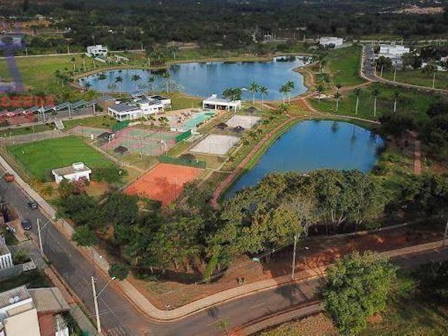 Lote com 795 m² de área Condomínio Gran Royalle