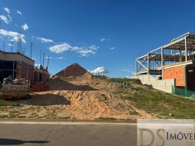 Lote com 800 m² e excelente topografia e com vista no Condomínio Campos de Santo Antonio II