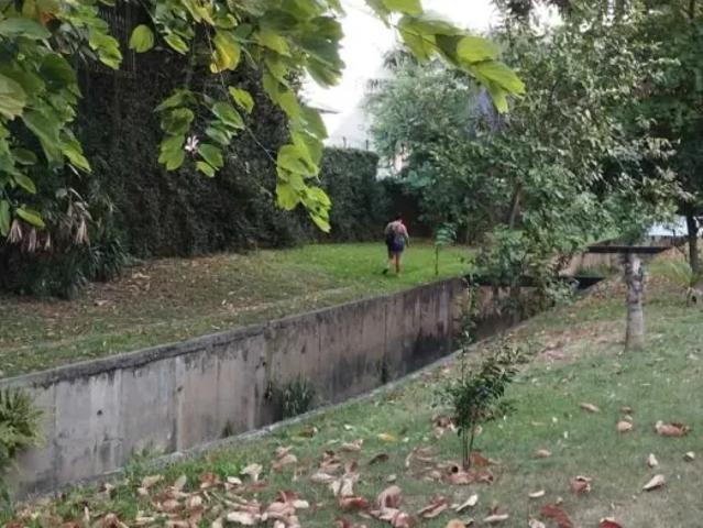 Lote com 800 metros quadrados, em condominio no Anil em Jacarepagua
