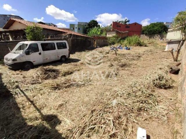 Lote com 860m² à Venda