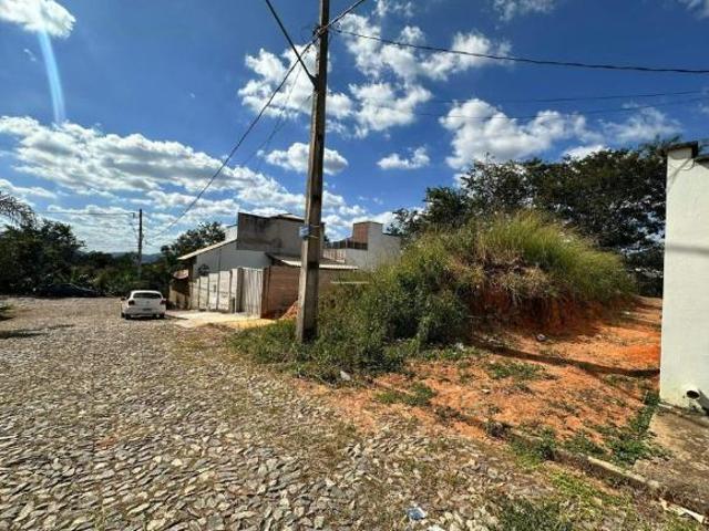 Lote com 260 m² murado dos dois lados