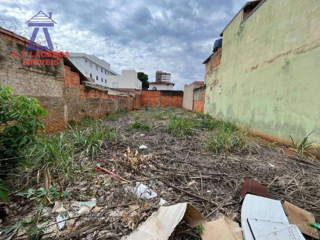 Lote com 300 m² à Venda Cândida Câmara