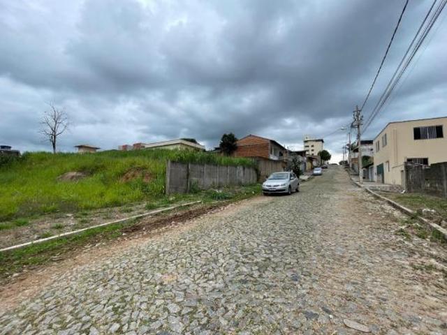 Lote com 390 m²